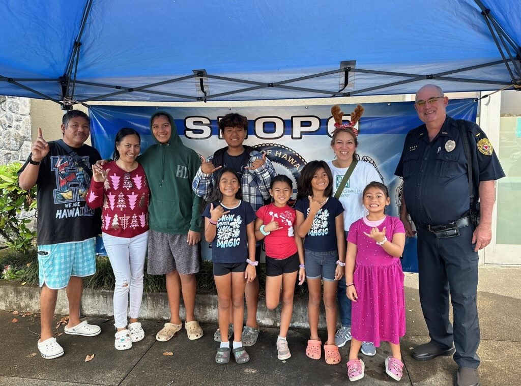 Hawaiʻi Police Department | Hilo Heroes and Helpers Event Brings Christmas Joy to East Hawai‘i Keiki