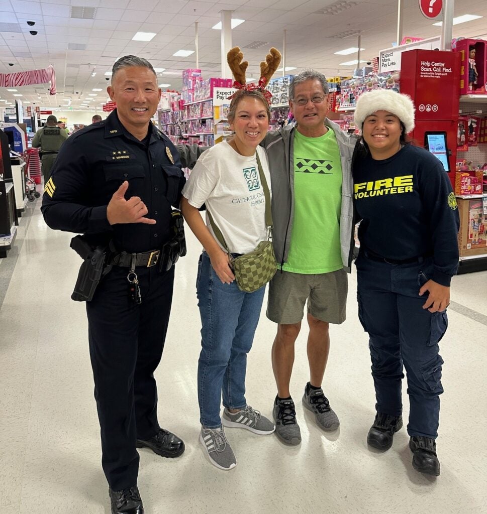 Hawaiʻi Police Department | Hilo Heroes and Helpers Event Brings Christmas Joy to East Hawai‘i Keiki